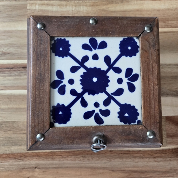 Unbranded | Jewelry | Vintage Wooden Jewelry Box W Blue White Ceramic ...
